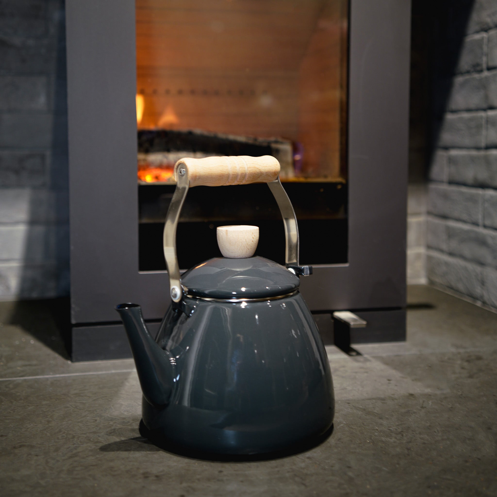 Enamel Stove Kettle in Carbon – Bonk & Co